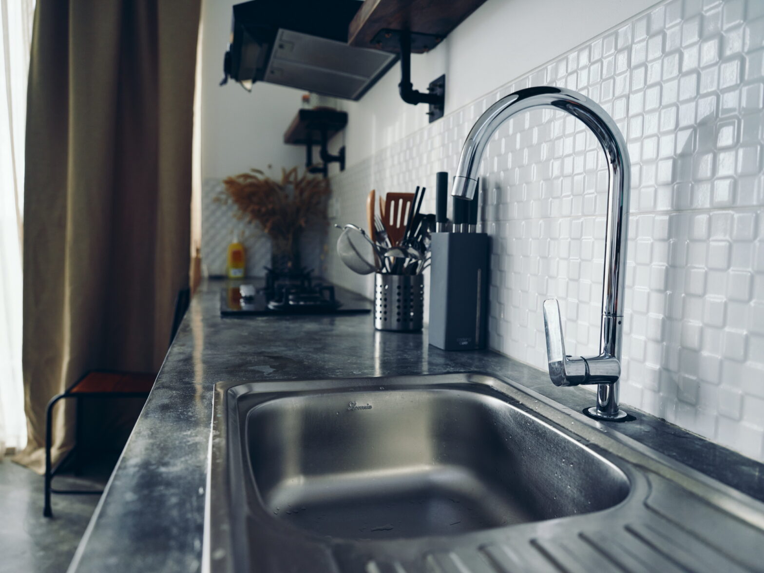 11 Types of Best Kitchen Sink Materials | Spartan Plumbing Inc.
